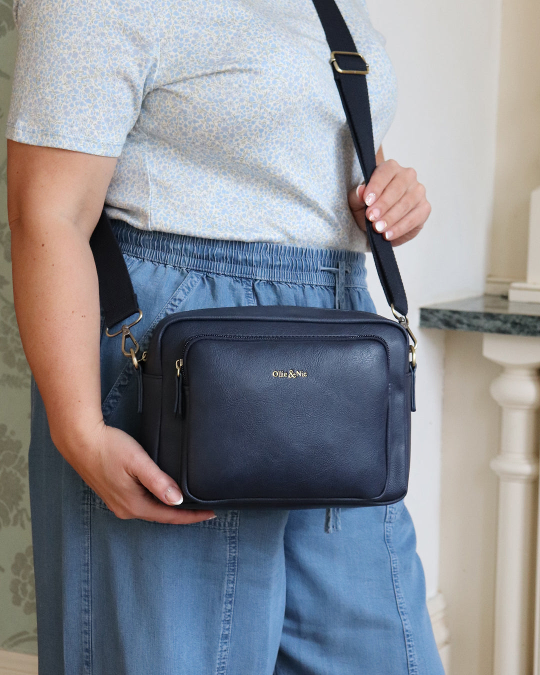 Bertie Women's Maxi Crossbody Camera Bag - Navy – Ollie & Nic