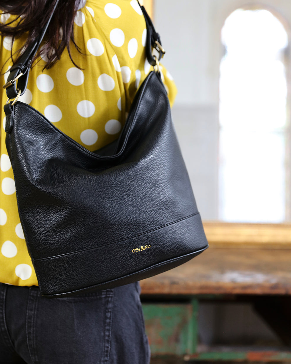 Lola Women's Slouch Bag - Black – Ollie & Nic